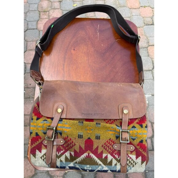 Pendleton | Bags | Vintage Pendleton Southwest Print And Leather ...